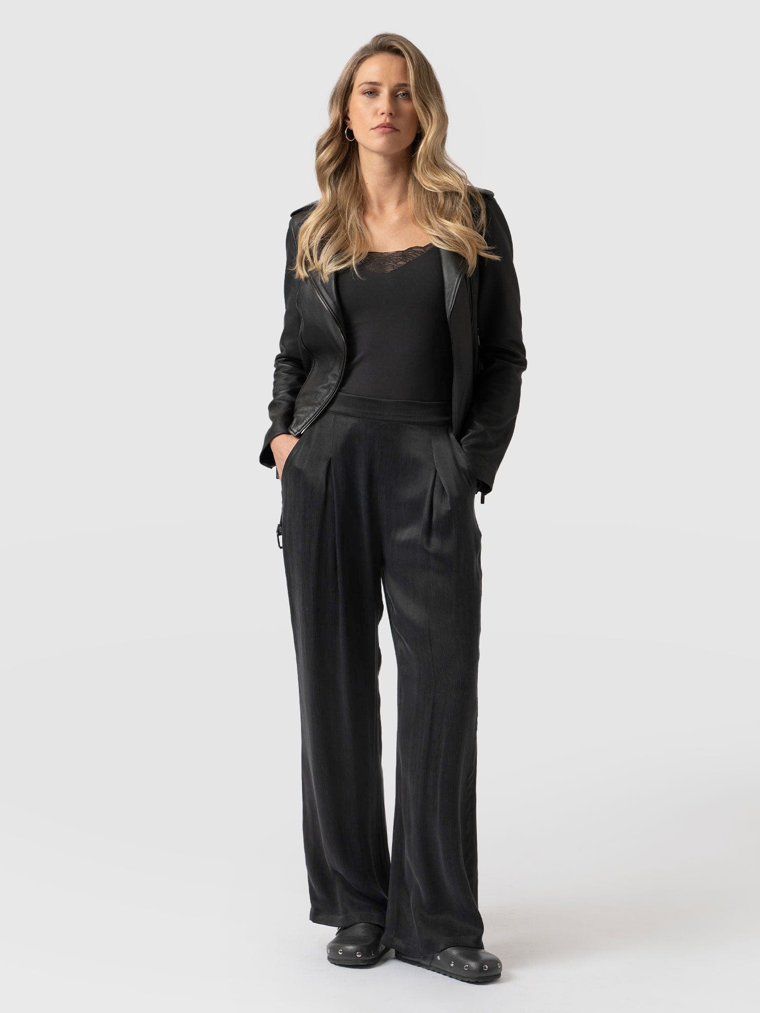 Rowan Wide Leg Pant Black - Women's Pants | Saint + Sofia® USA – Saint + Sofia® Inc | Official